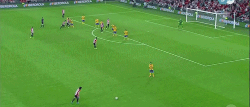 Incredible offside trap in a freekick - Inter Milan Vs Siena! : r/soccer